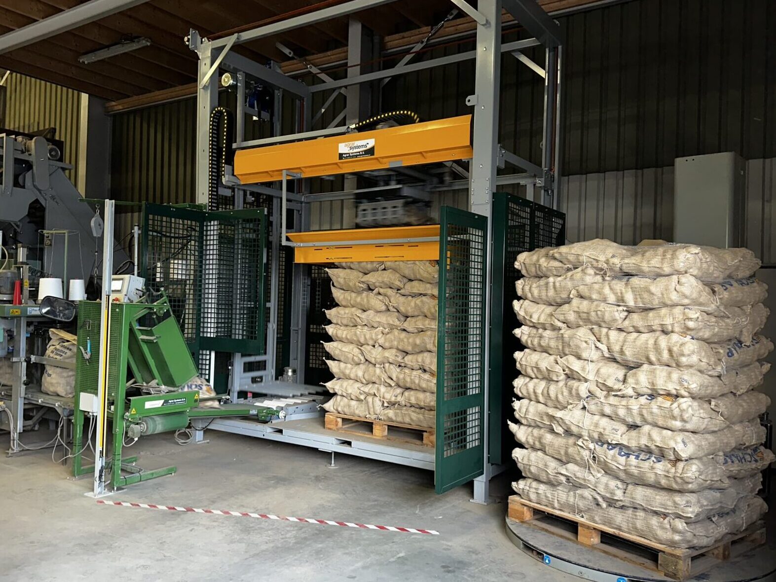Afgeleverd in Biddinghuizen, Agrar Systems palletiseermachine! - Agrar ...